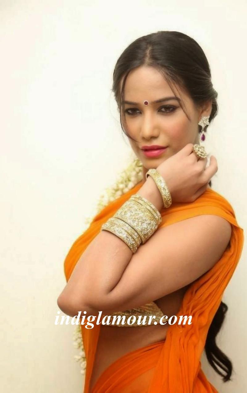 Poonam Pandey Actress HD photos,images,pics and stills-indiglamour.com ...