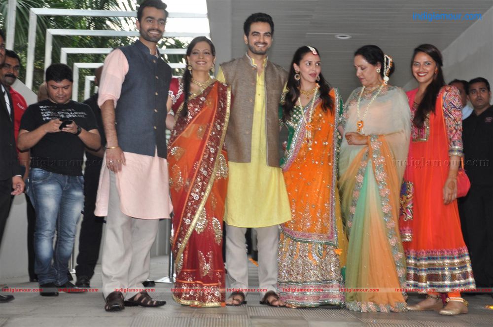 Esha Deol Marriage Mehendi Ceremony HD photos,stills-indiglamour.com ...