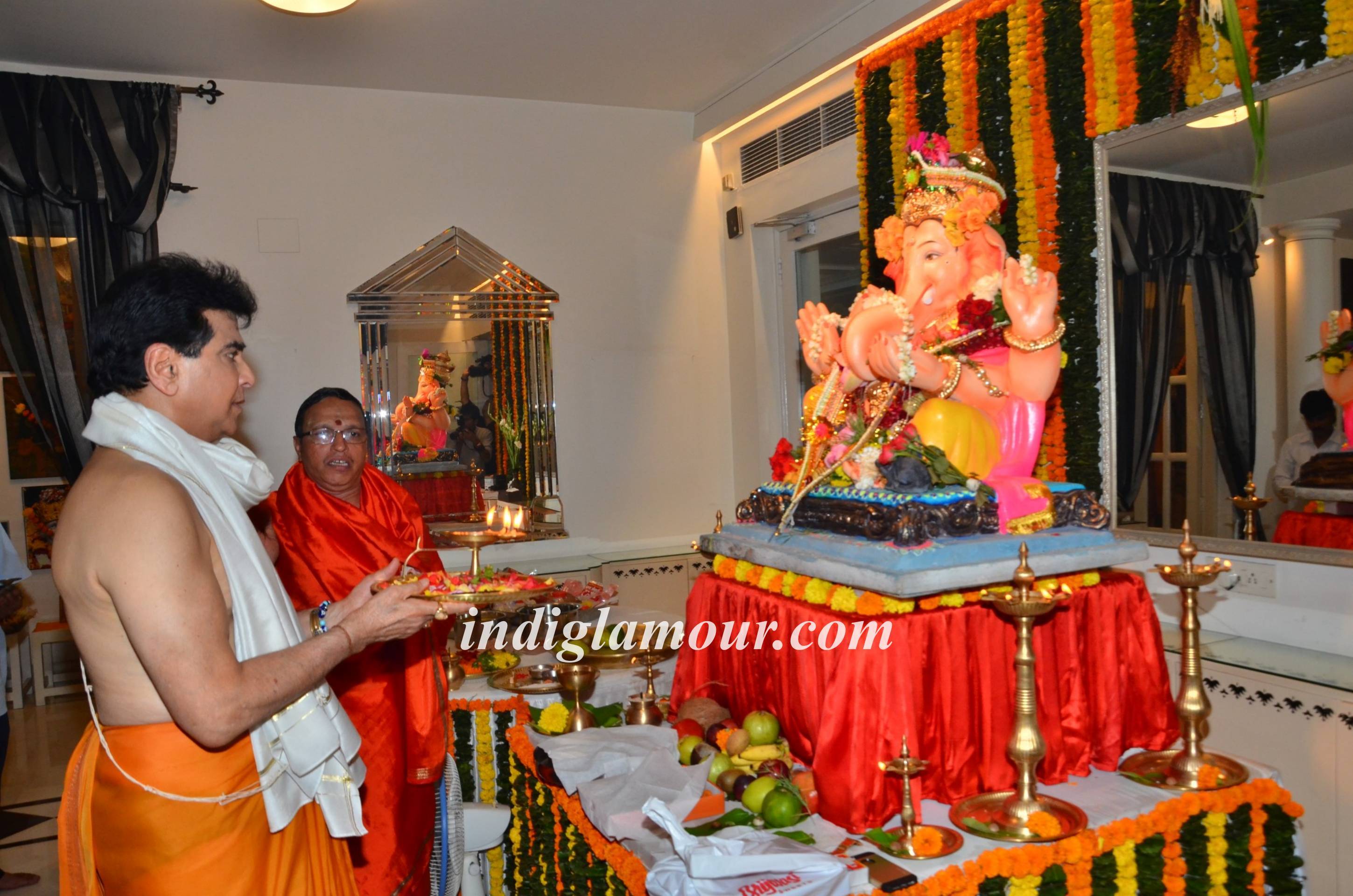 Ganpati Celebrations at Jeetendra House HD photos,stills-indiglamour ...