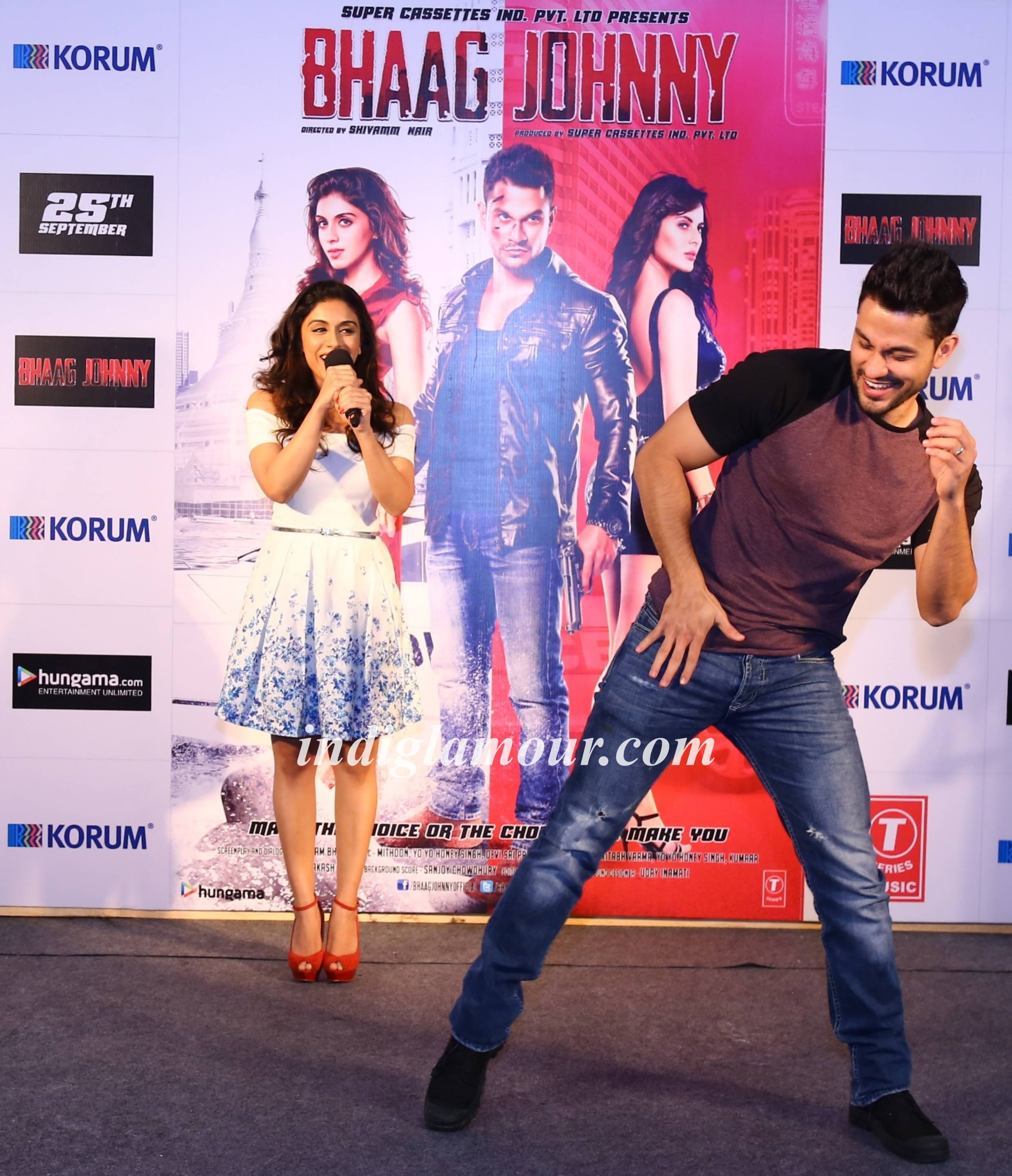 Kunal Khemu and Zoa Morani Promoting Bhaag Johnny in Korum Mall photos ...