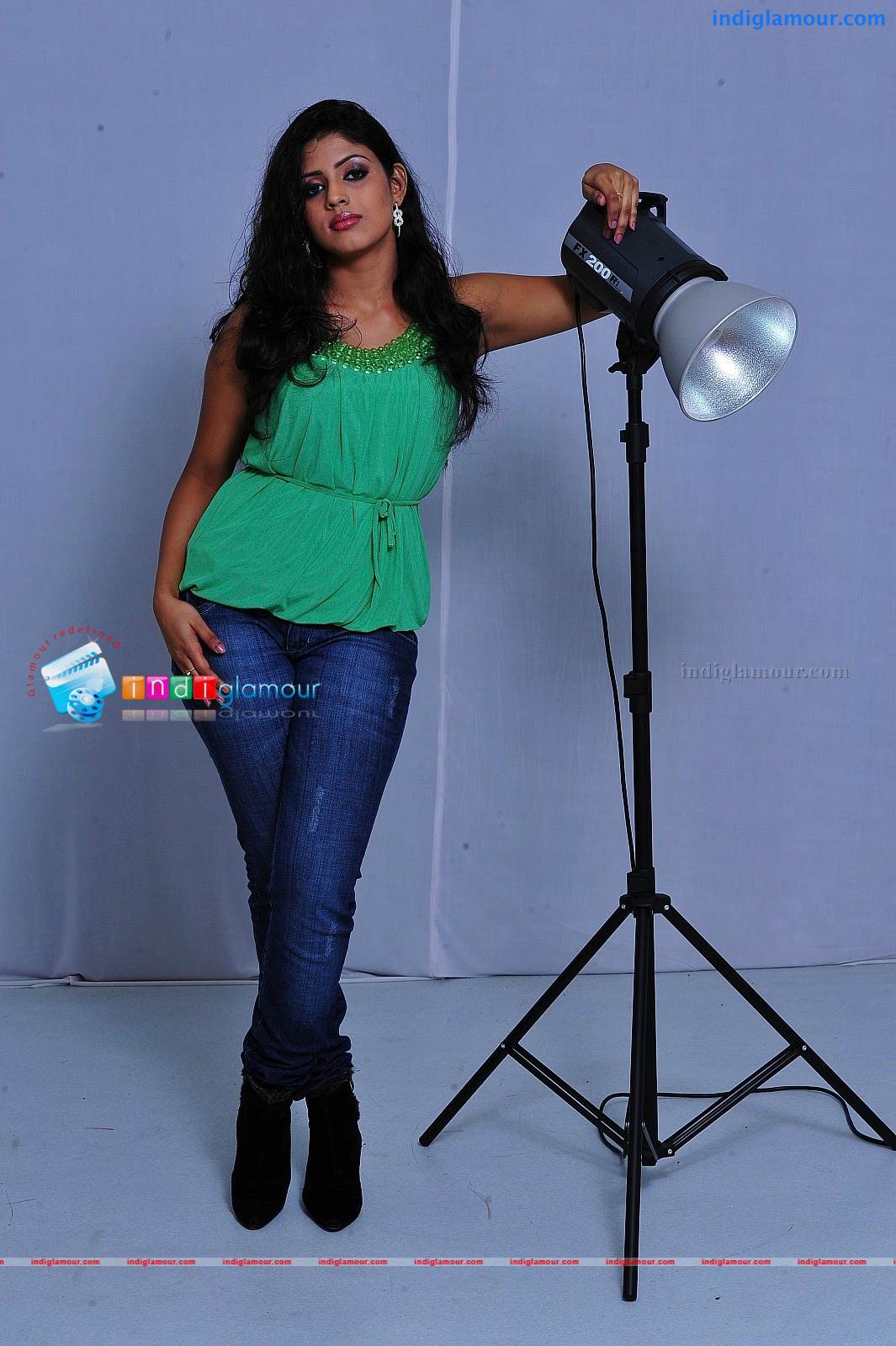 Iniya Actress photo,image,pics and stills - # 217682