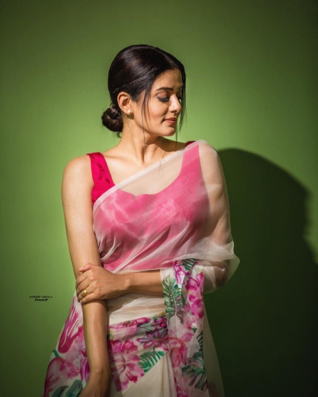 Priya Mani Actress HD photos,images,pics and stills-indiglamour.com #572419