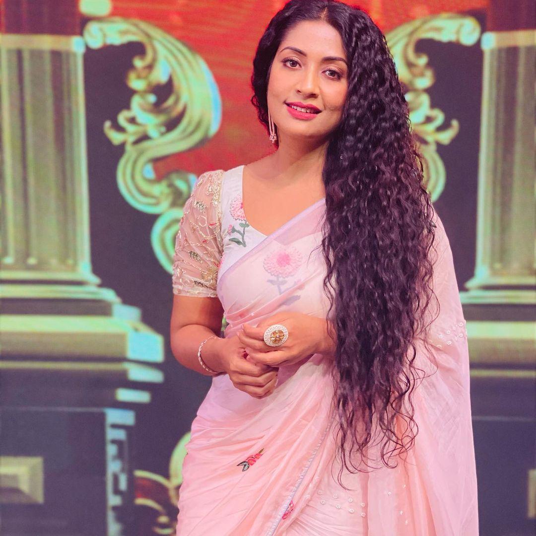 Navya Nair Actress photo,image,pics and stills - # 551923