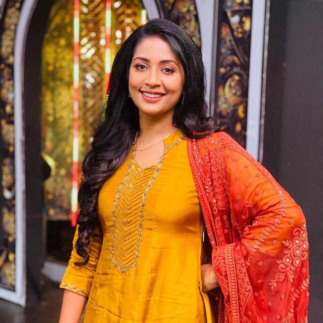 Navya Nair Actress HD photos,images,pics and stills-indiglamour.com #551915