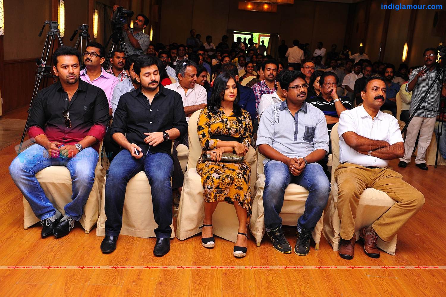 Arikil Oraal Movie Pooja Photos HD photos,stills-indiglamour.com #274252