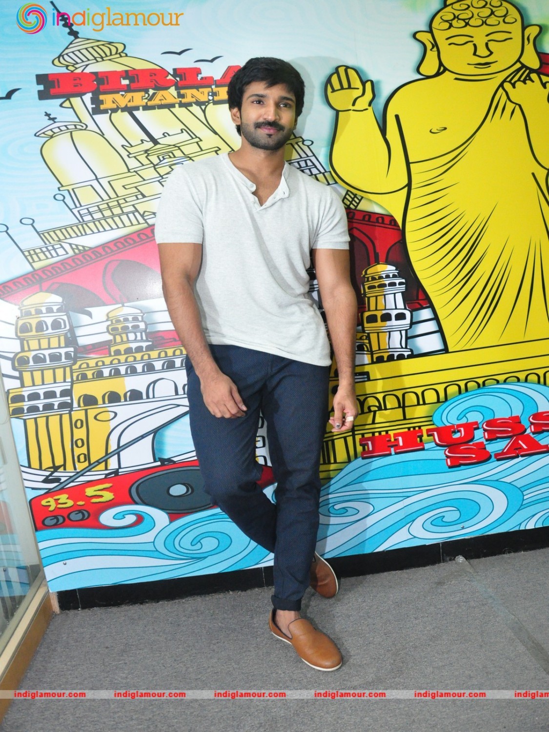 Aadhi Tamil Actor Photos Stills - photo #409514