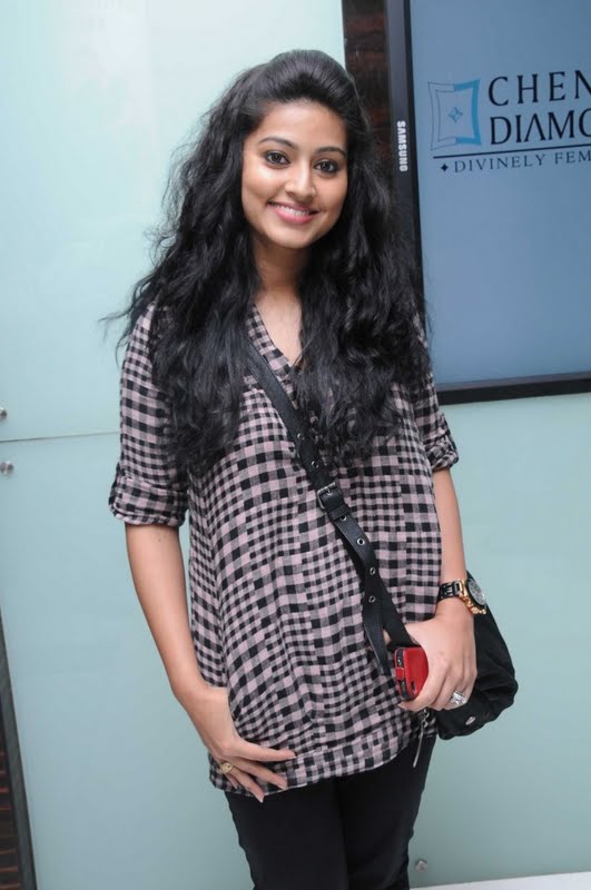 Sneha Actress HD photos,images,pics and stills-indiglamour.com #134546