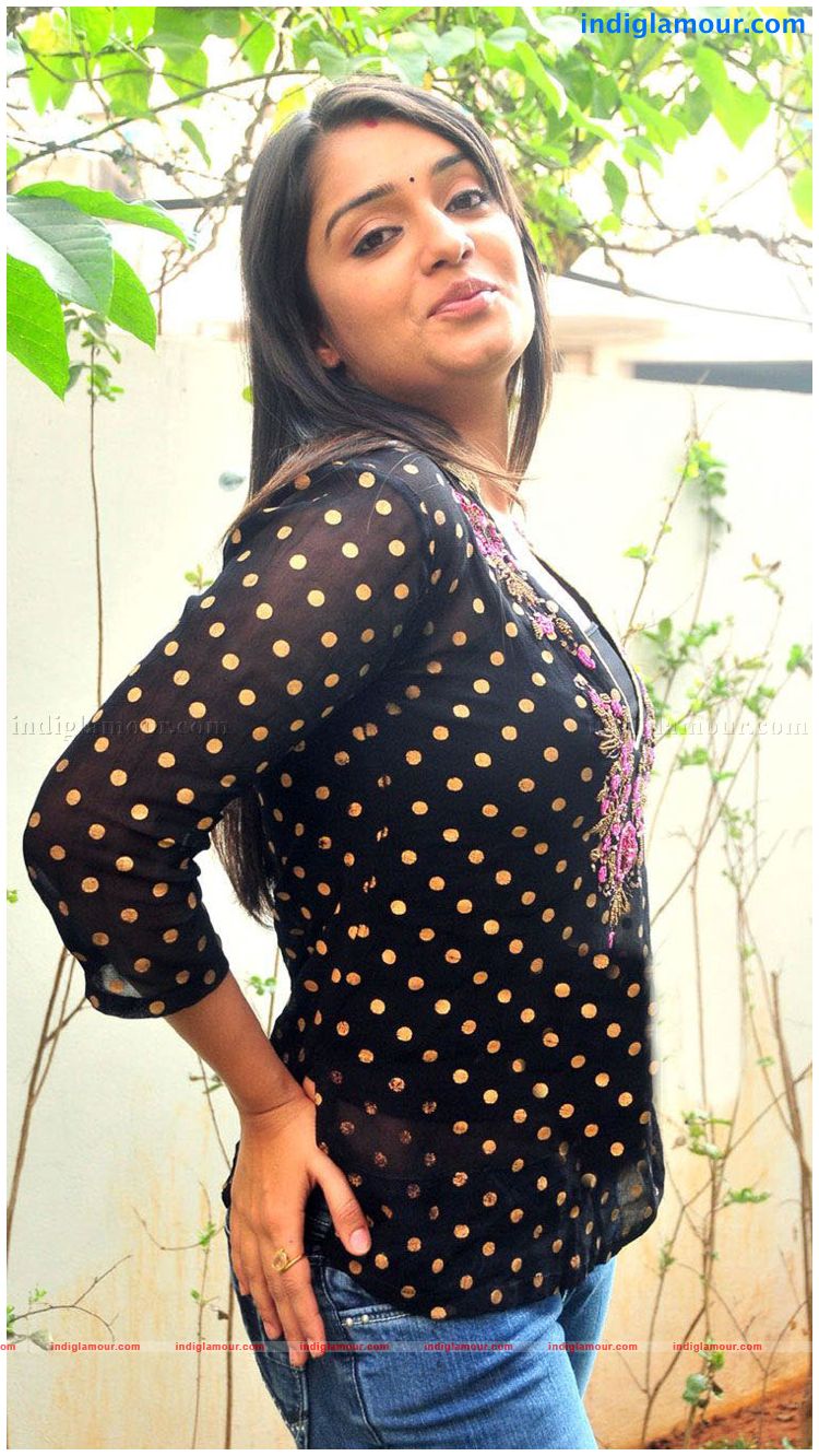 Nikitha Actress HD photos,images,pics and stills-indiglamour.com #125358