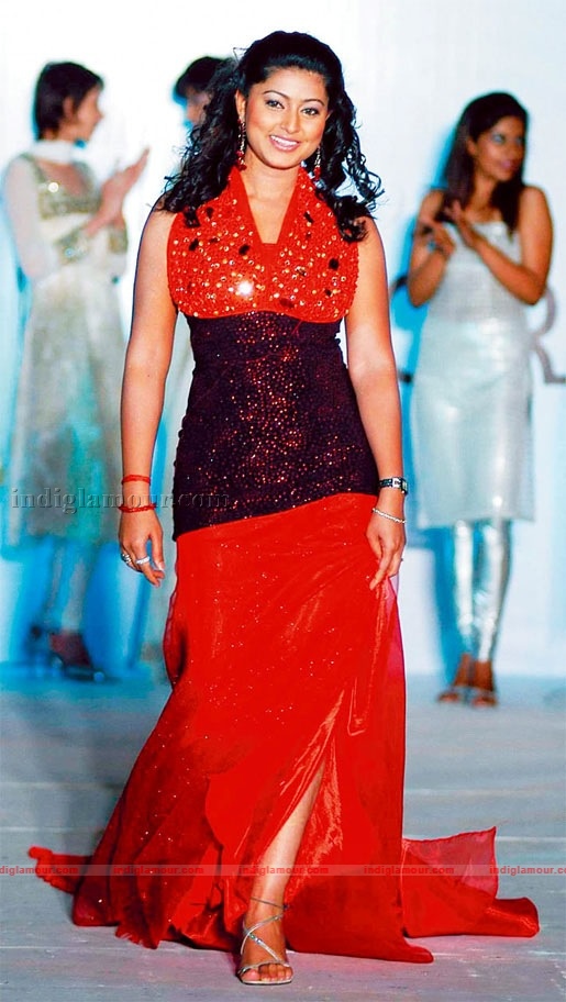 Sneha Actress HD photos,images,pics and stills-indiglamour.com #9414