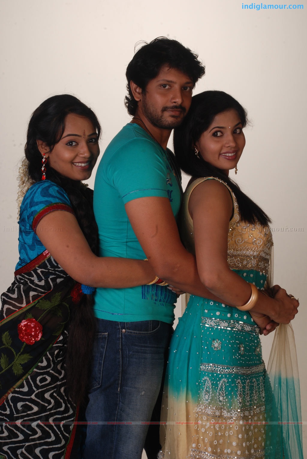 Oru Thuli Punnagai Tamil Movie Photos Stills - photo #75533