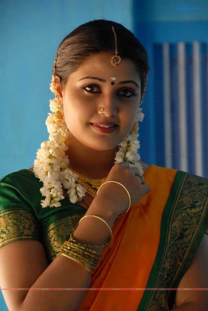 Actress Dharani 60 Photos - Moonagedaydream.film