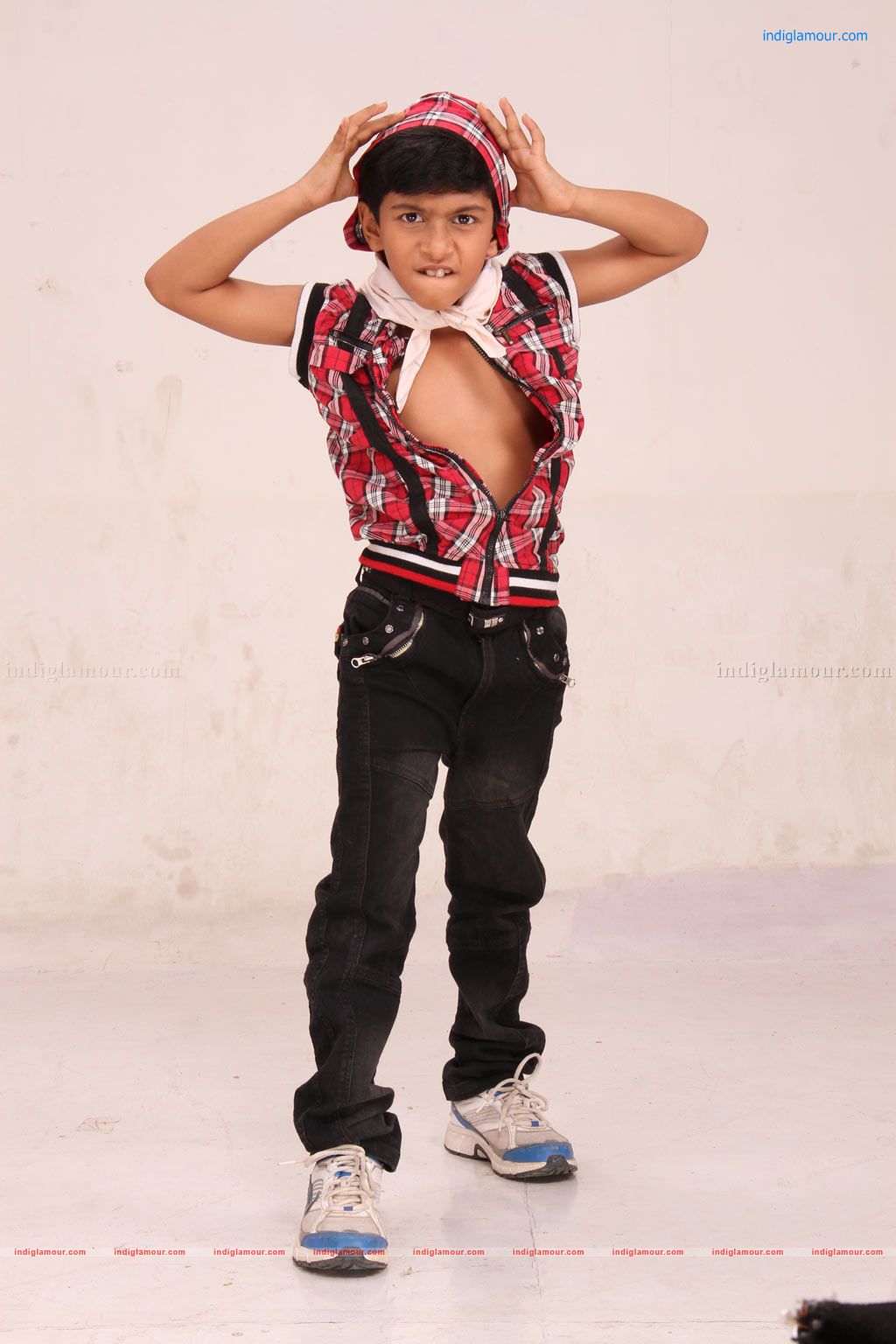 Chutty Paiyanum Nanghu Thirudargalum Movie HD photos,images,pics,stills ...