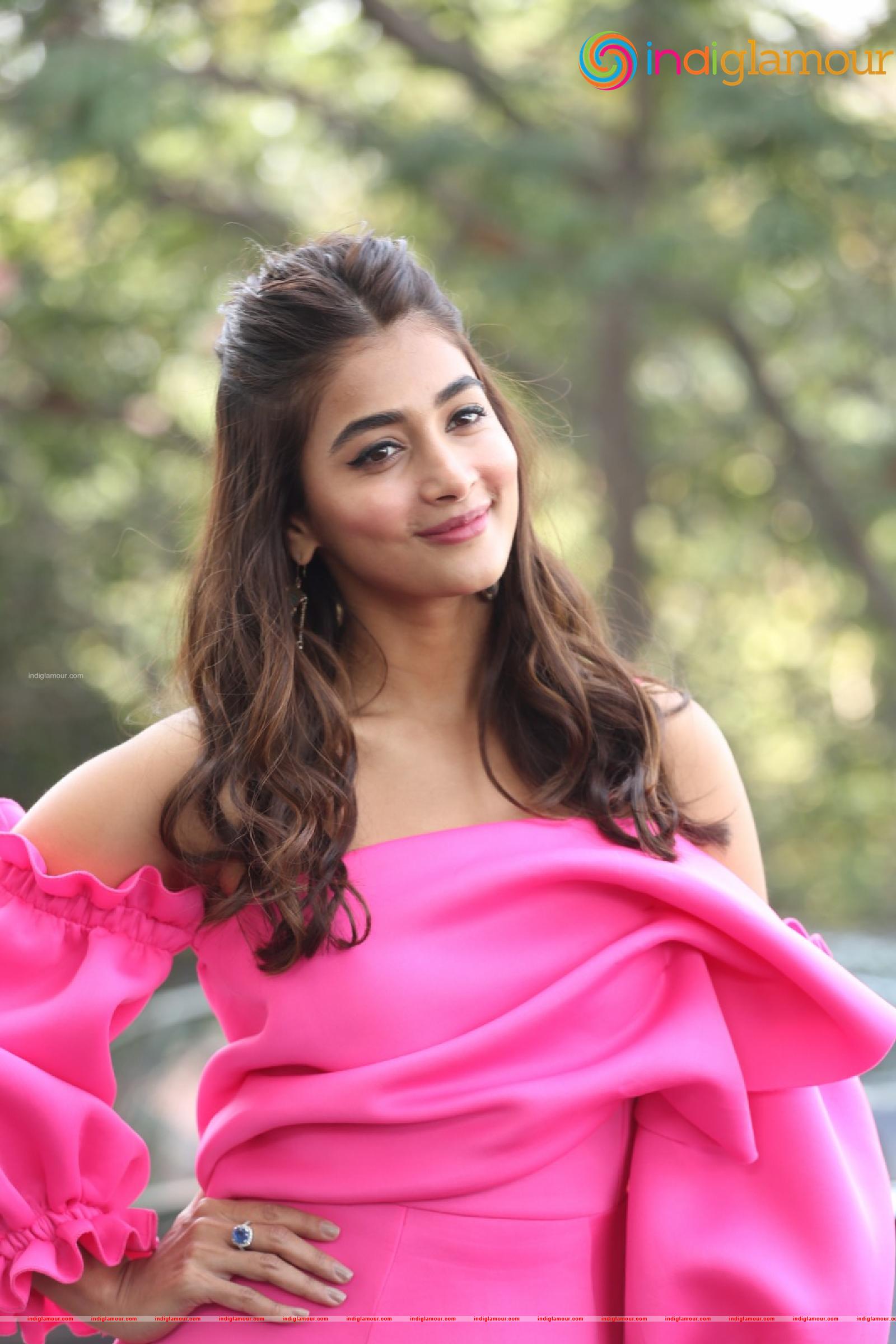 Pooja Hegde Actress photo,image,pics and stills - # 495191