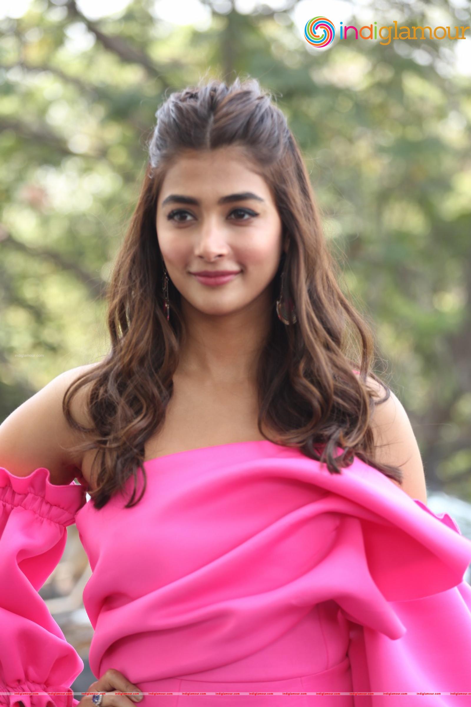 Pooja Hegde Actress photo,image,pics and stills - # 495124