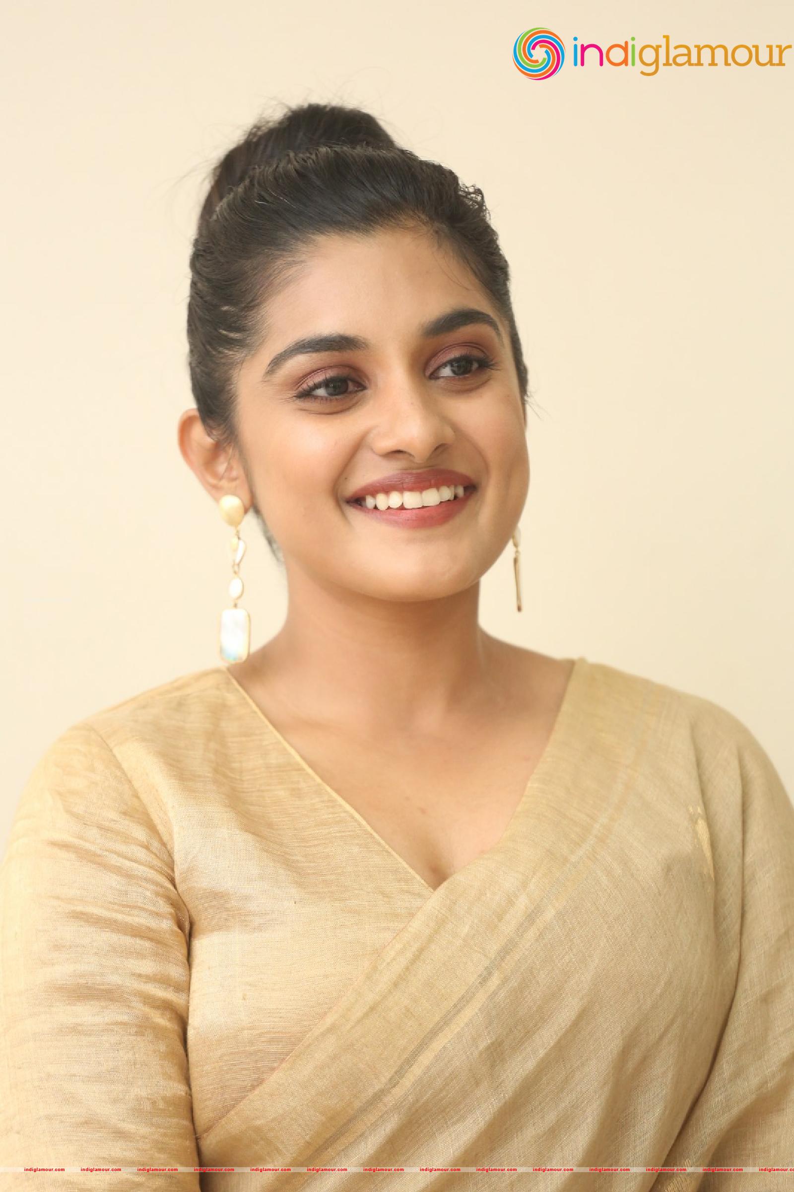 Nivetha Thomas Actress photo,image,pics and stills - # 488573