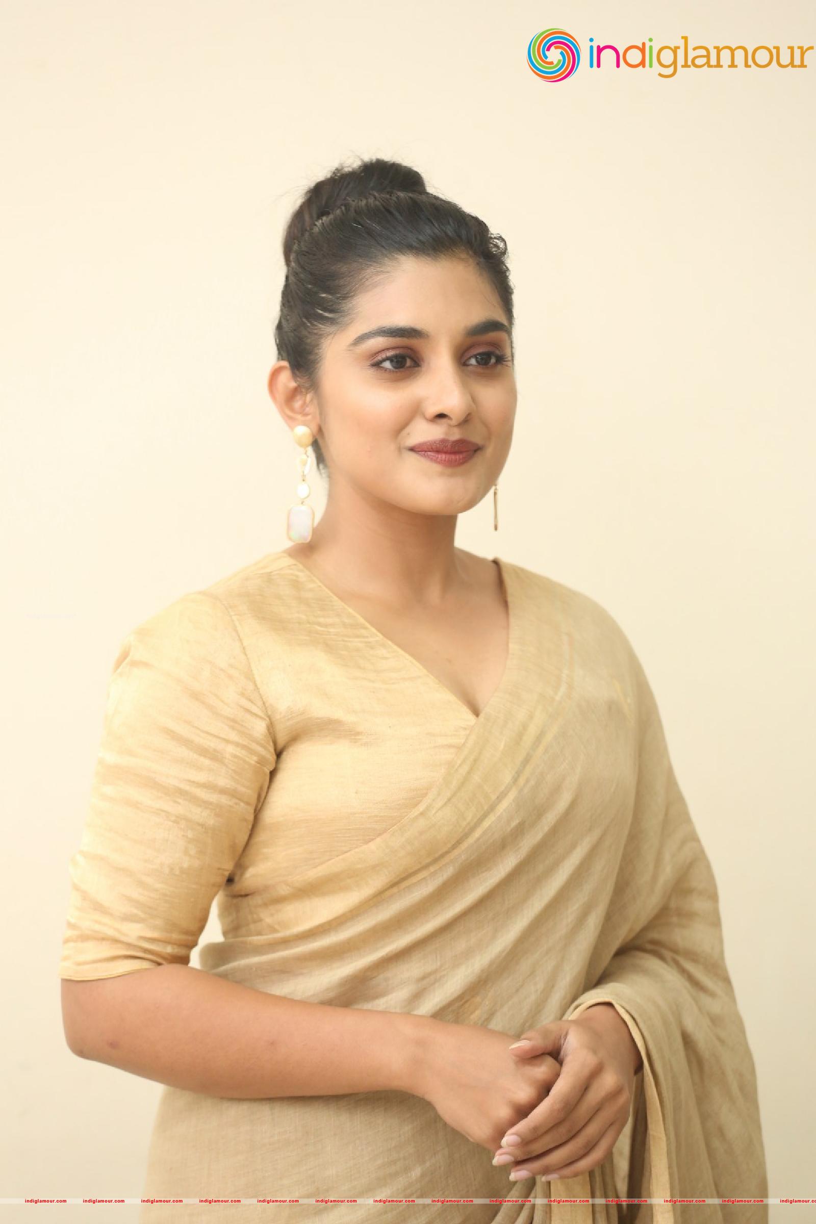 Nivetha Thomas Actress HD photos,images,pics and stills-indiglamour.com ...