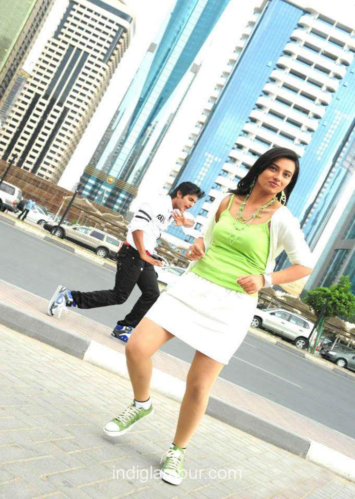 Isha Chawla Actress HD photos,images,pics and stills-indiglamour.com ...