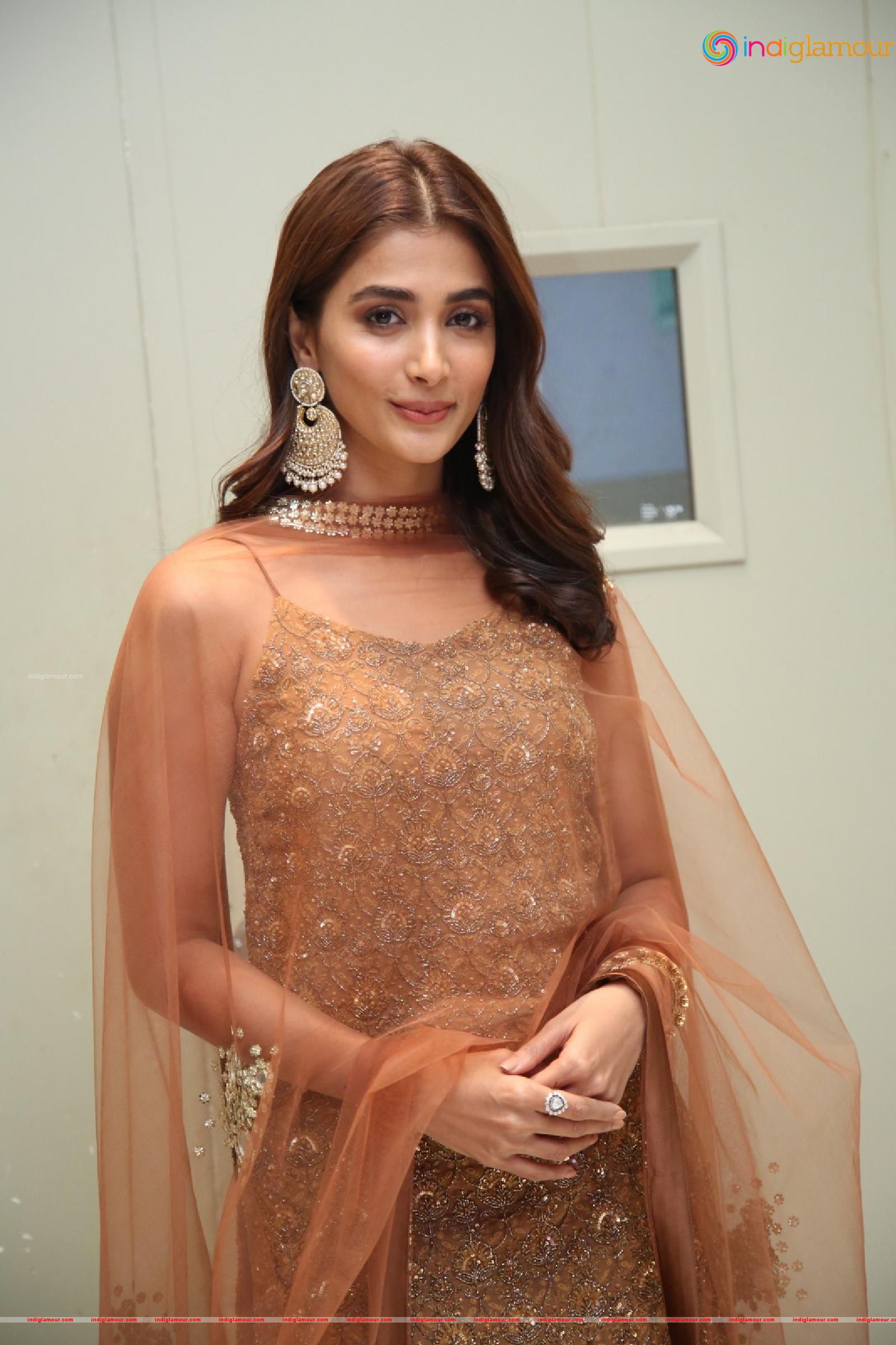 Pooja Hegde Actress HD photos,images,pics and stills-indiglamour.com ...