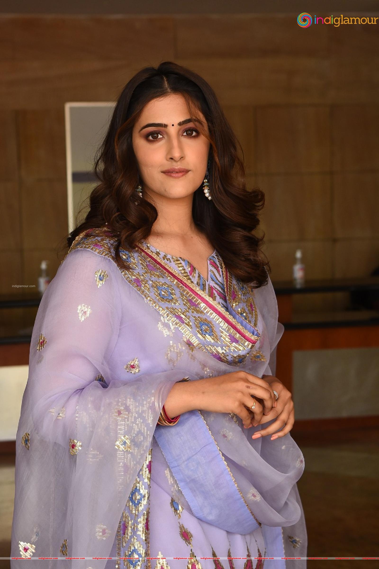 Nupur Sanon Actress photo,image,pics and stills - # 551848