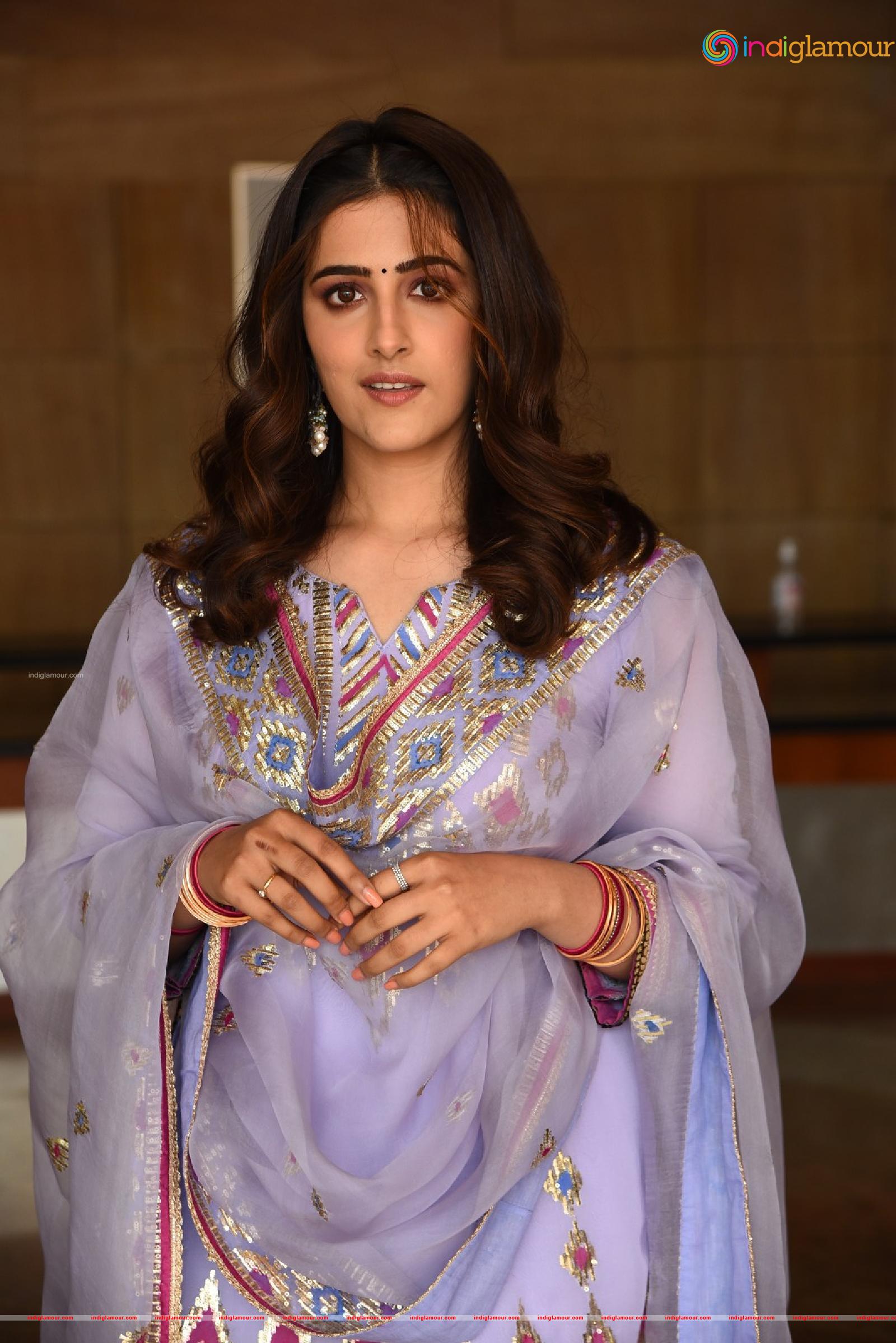 Nupur Sanon Actress photo,image,pics and stills - # 551873