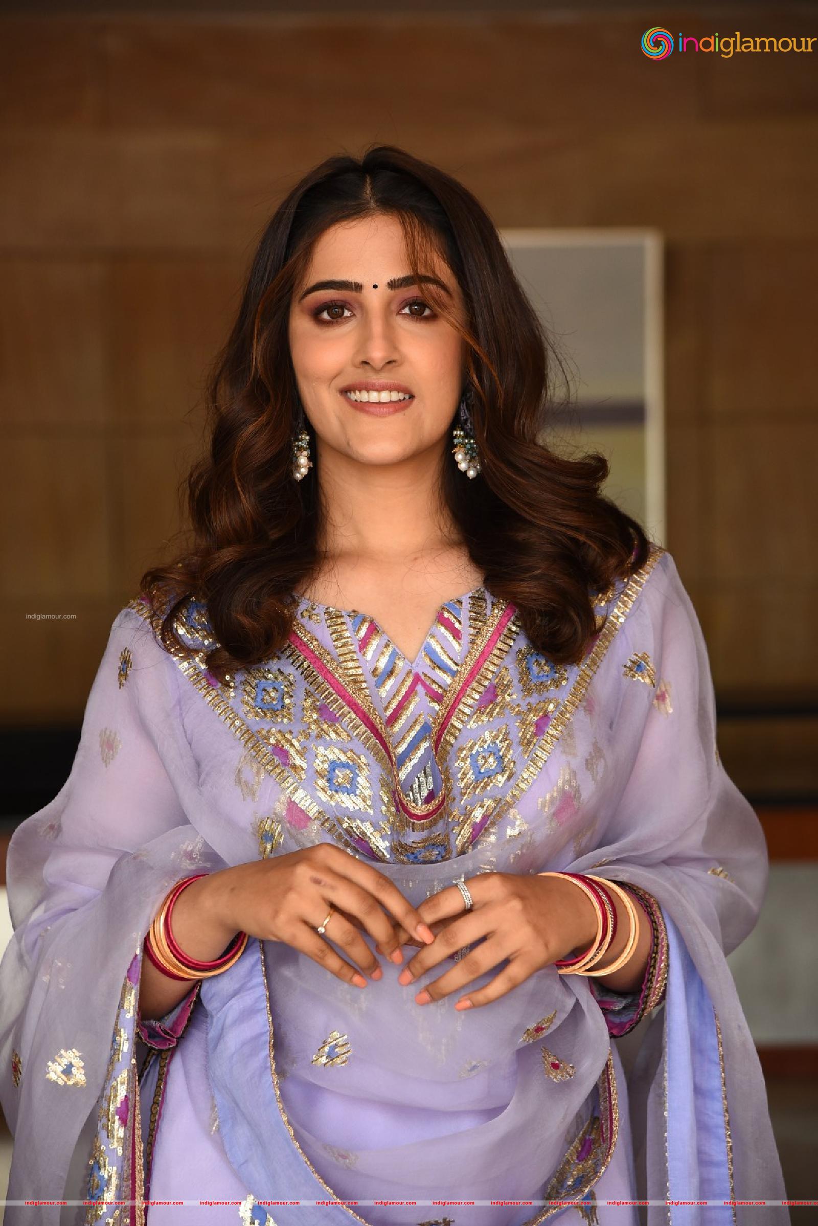 Nupur Sanon Actress HD photos,images,pics and stills-indiglamour.com ...