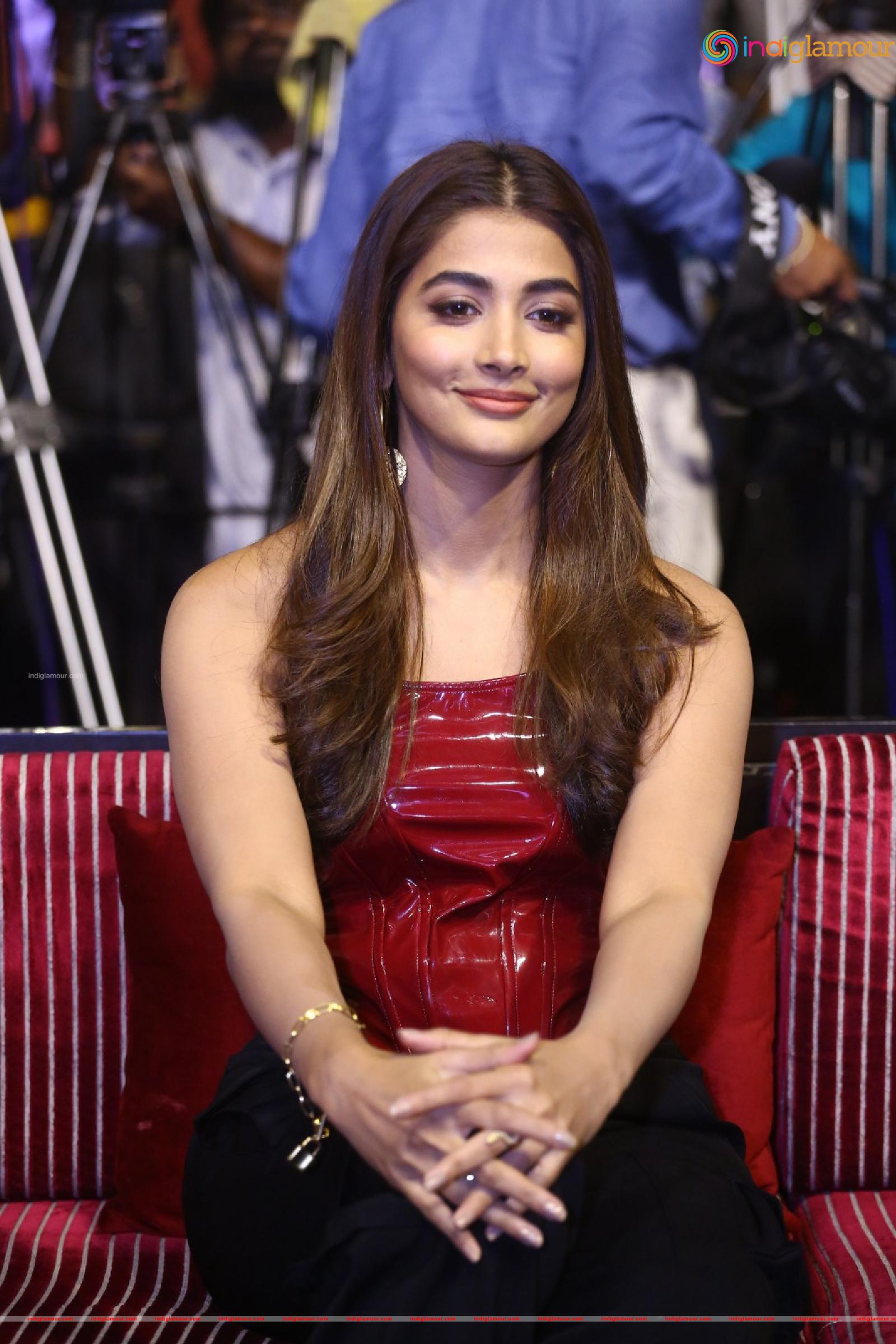 Pooja Hegde Actress photo,image,pics and stills - # 552116