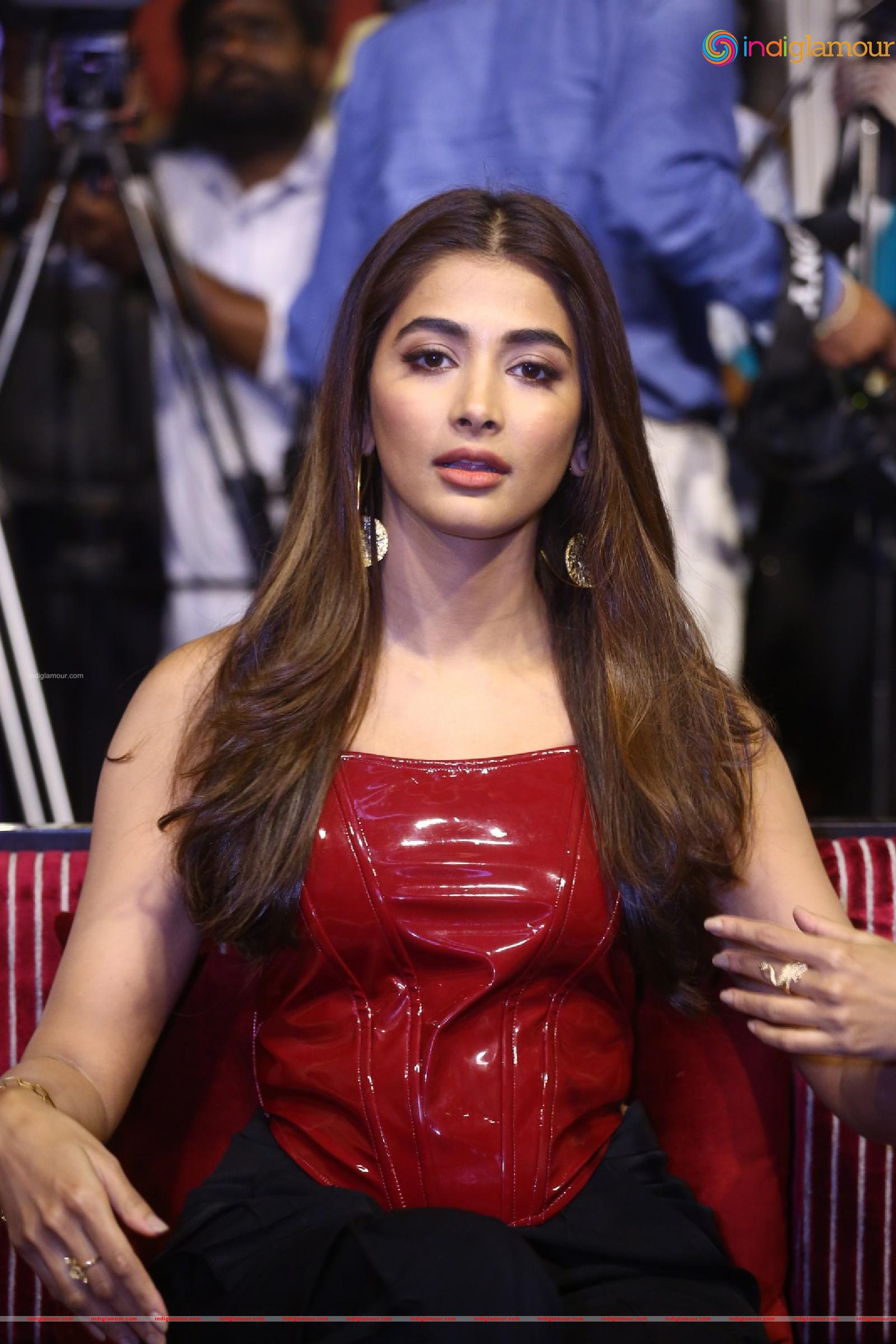 Pooja Hegde Actress photo,image,pics and stills - # 552102