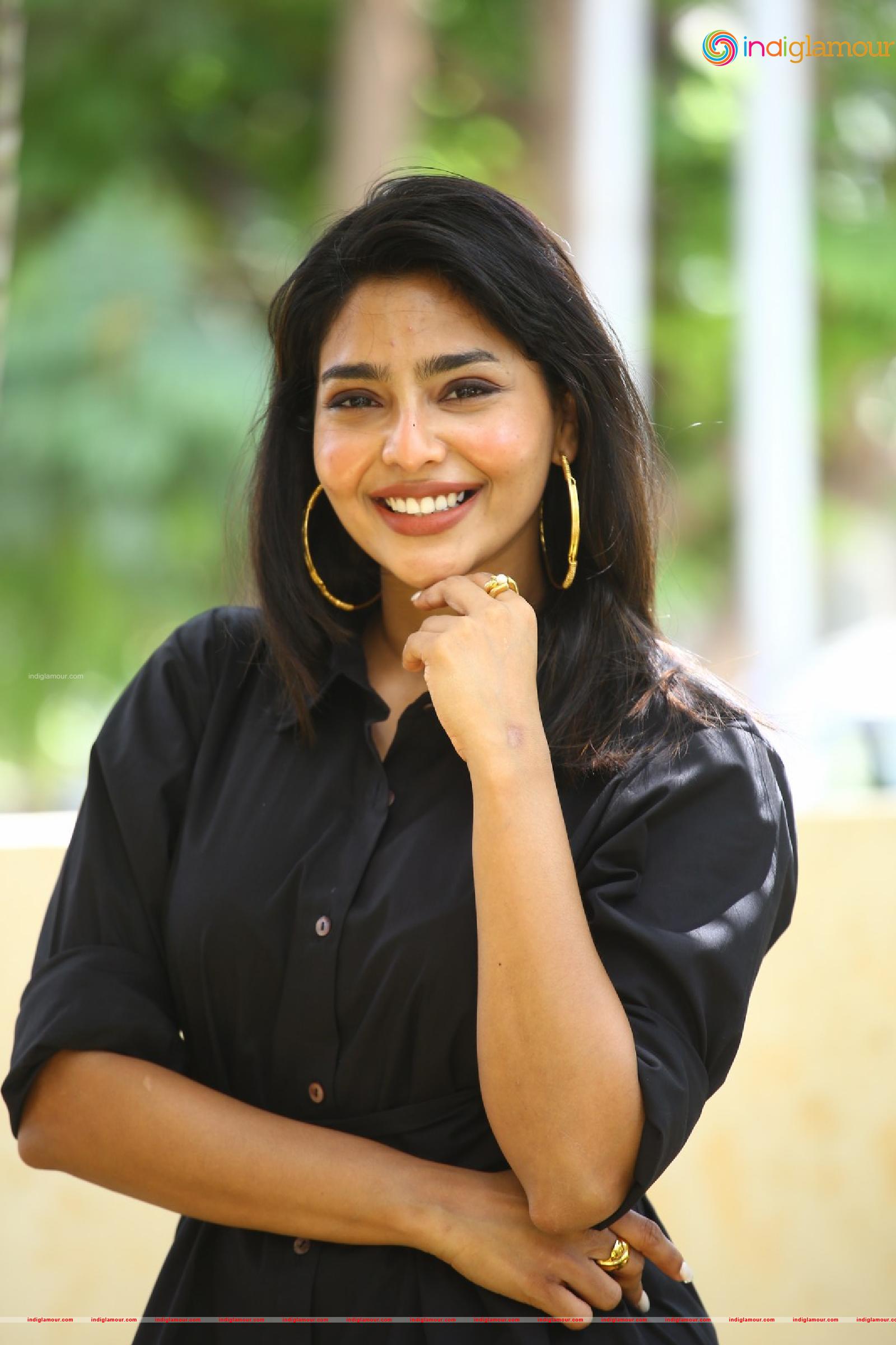 Aishwarya Lekshmi Actress photo,image,pics and stills - # 553328