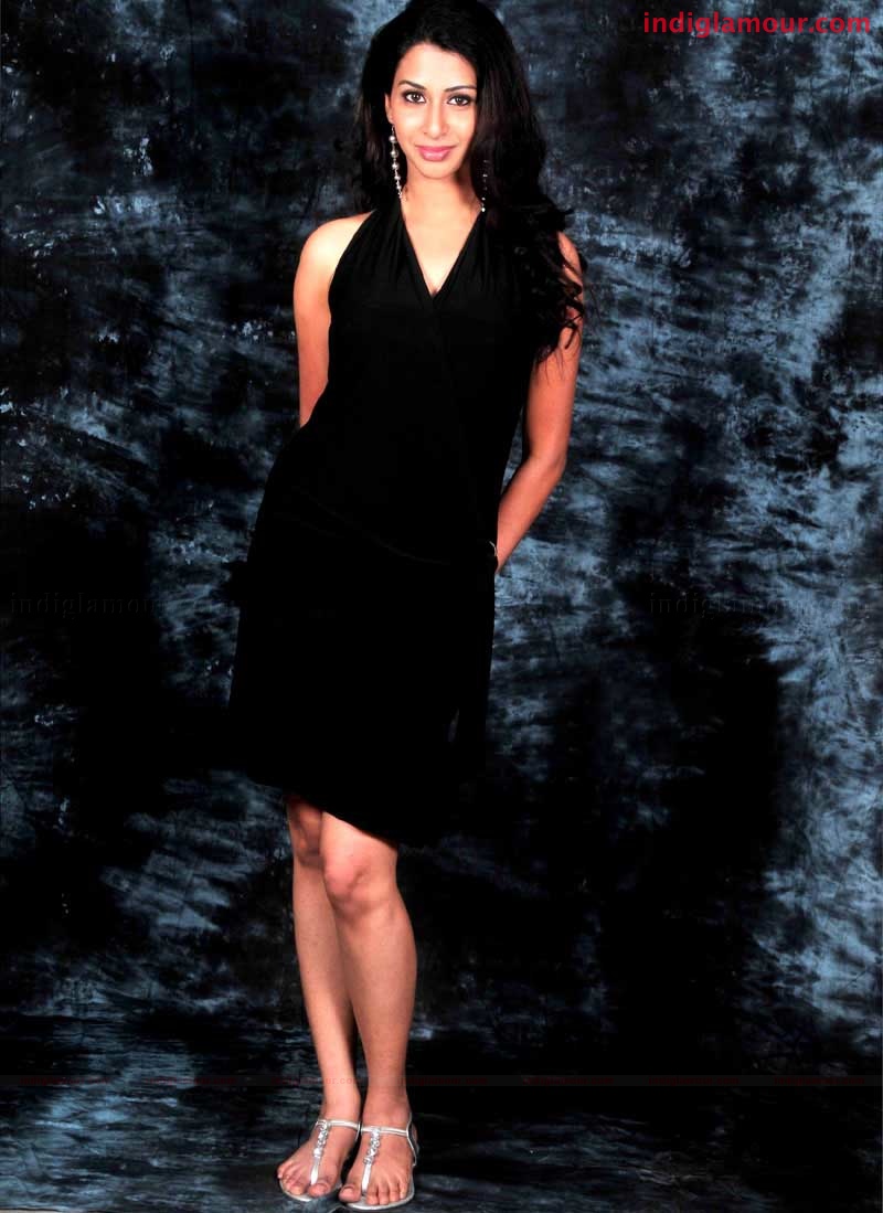 Gayatri Iyer Actress HD photos,images,pics and stills-indiglamour.com ...