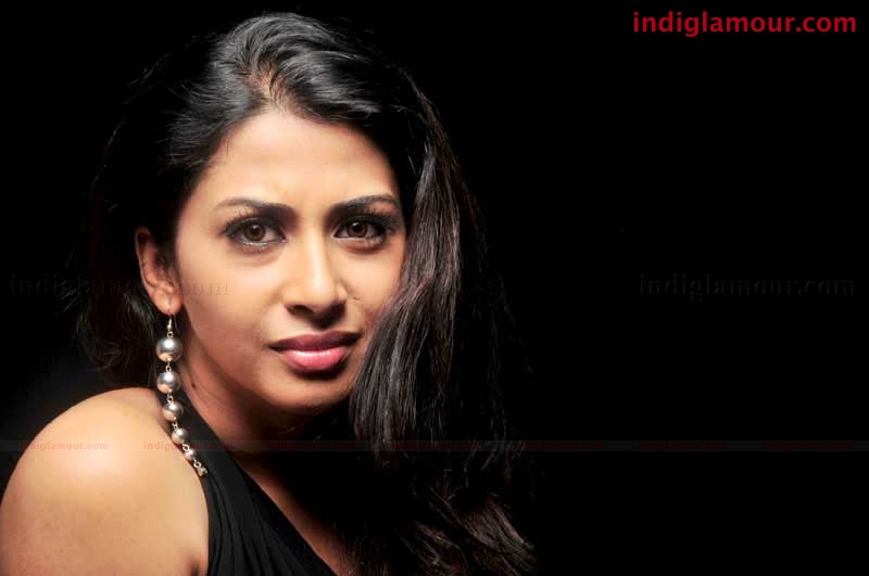 Gayatri Iyer Actress HD photos,images,pics and stills-indiglamour.com ...