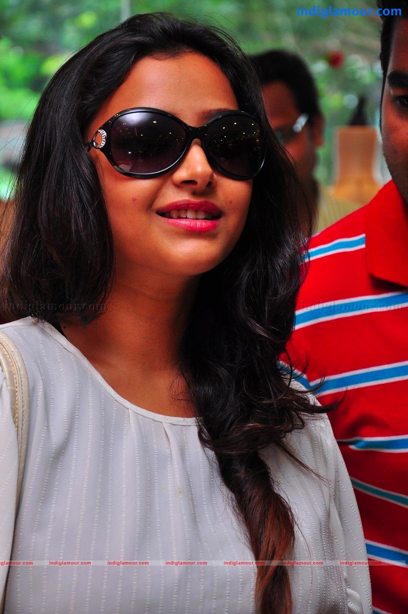 Shweta Basu Prasad Actress photo,image,pics and stills - # 131720