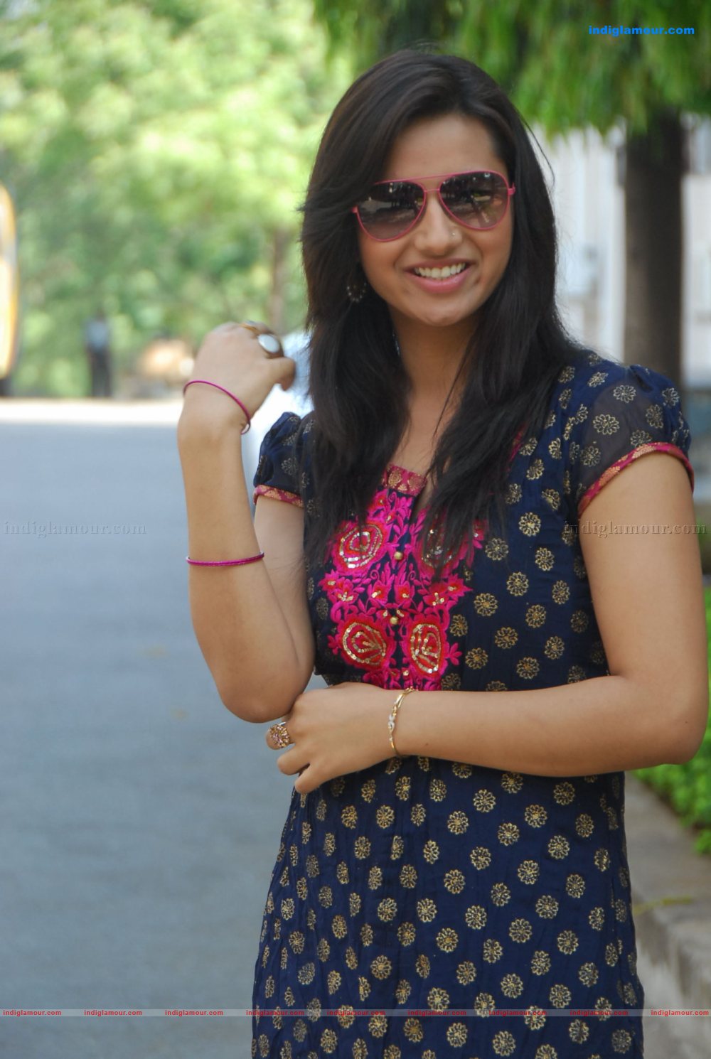 Isha Chawla Actress HD photos,images,pics and stills-indiglamour.com ...