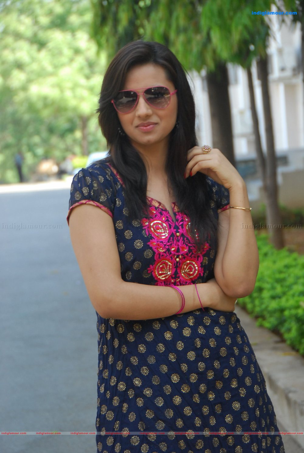 Isha Chawla Actress HD photos,images,pics and stills-indiglamour.com ...