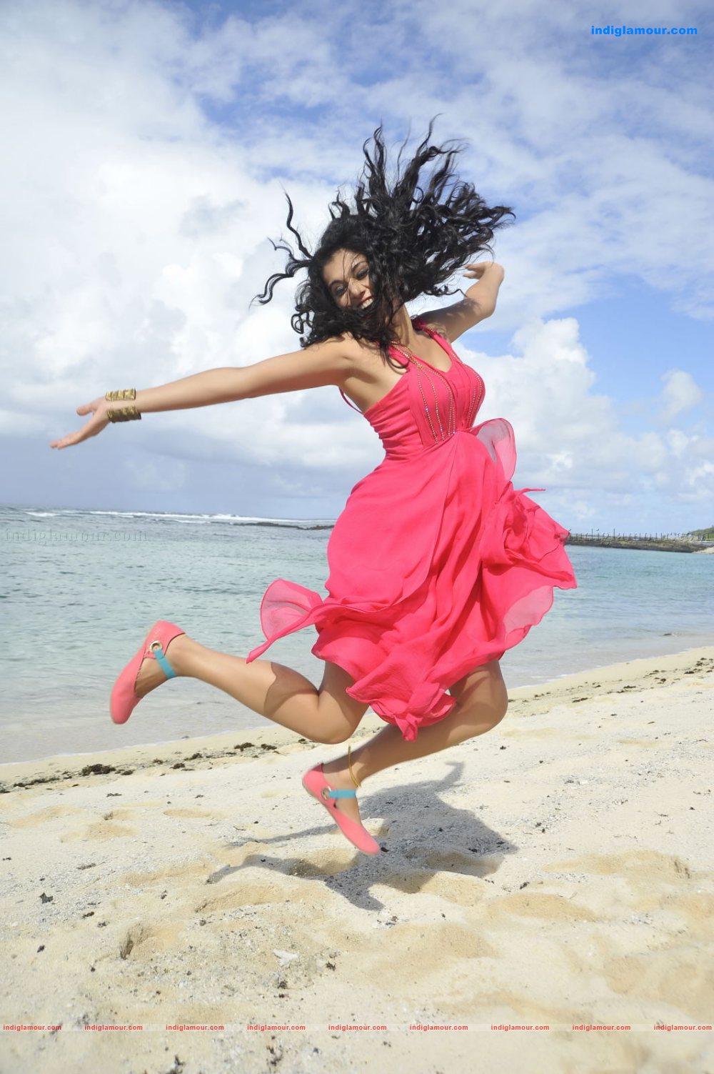 Tapasee Actress HD photos,images,pics and stills-indiglamour.com #101380