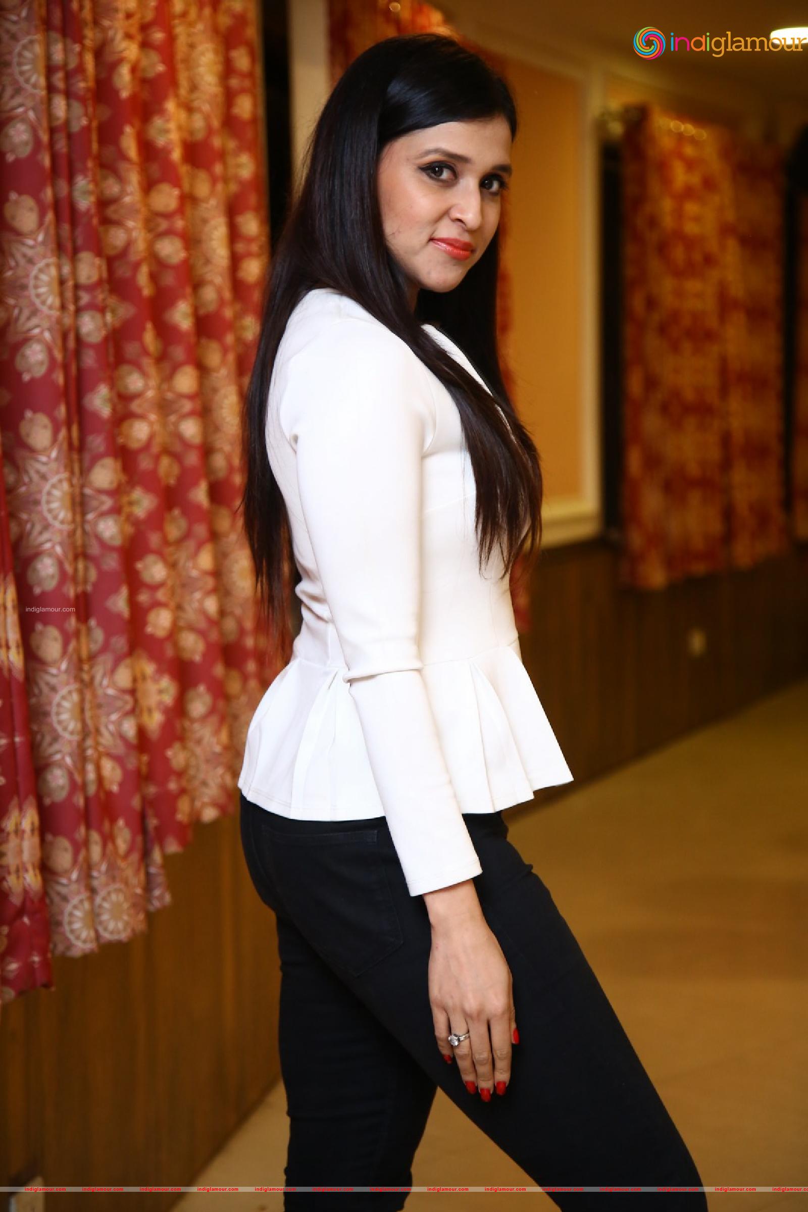 Mannara Chopra Actress photo,image,pics and stills - # 539768