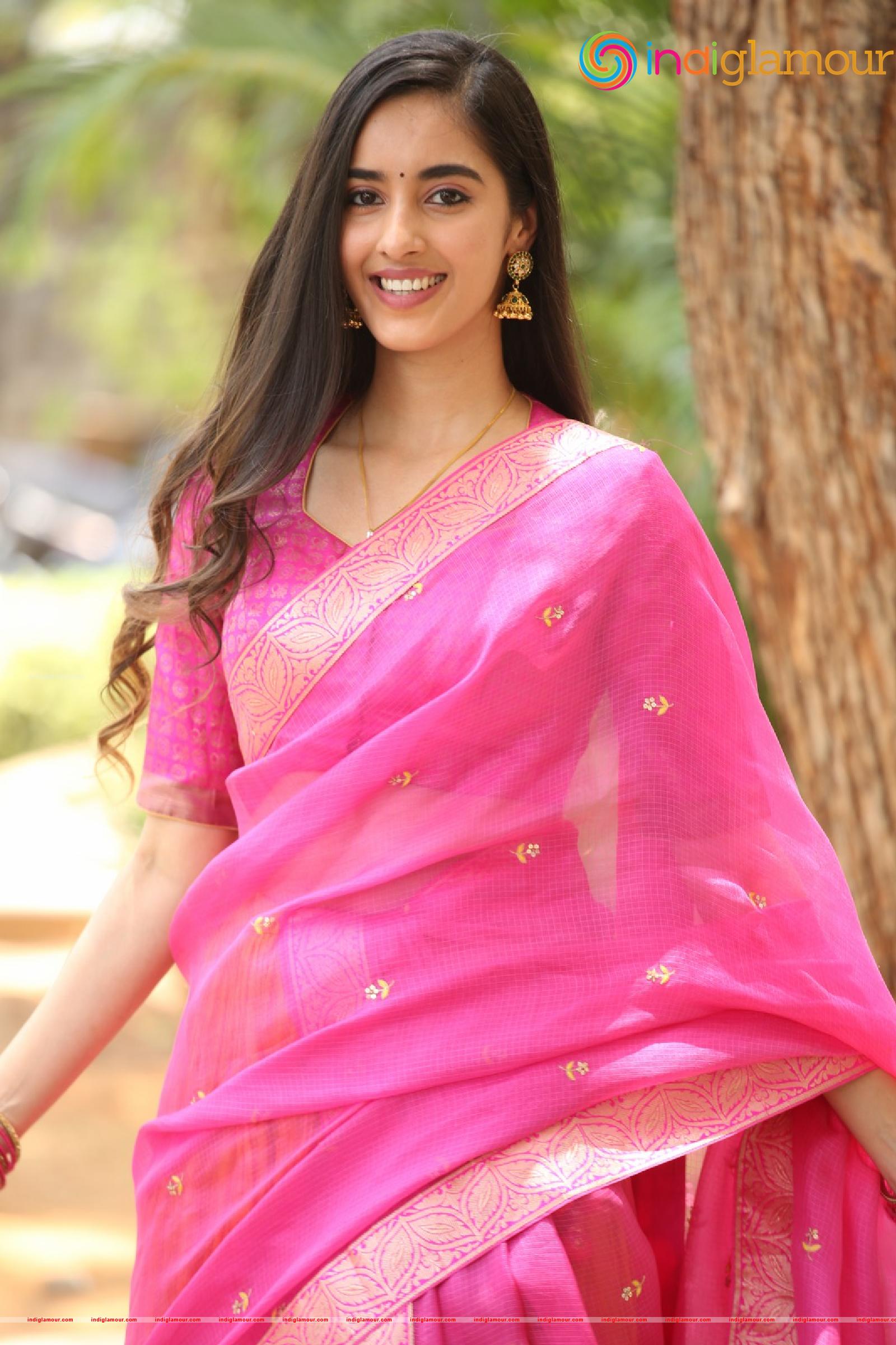 Simrat Kaur Actress HD photos,images,pics and stills-indiglamour.com ...
