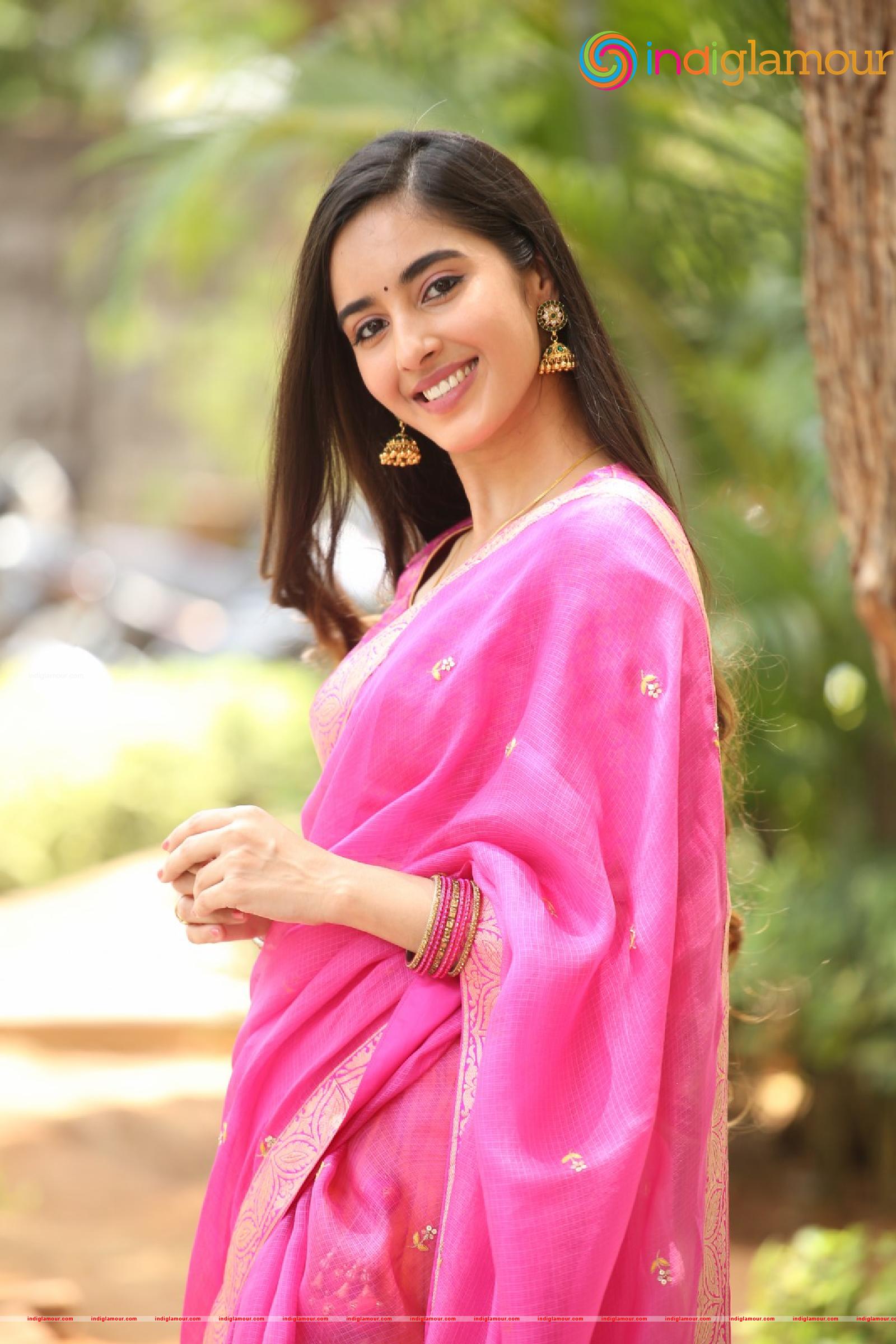 Simrat Kaur Actress photo,image,pics and stills - # 513188