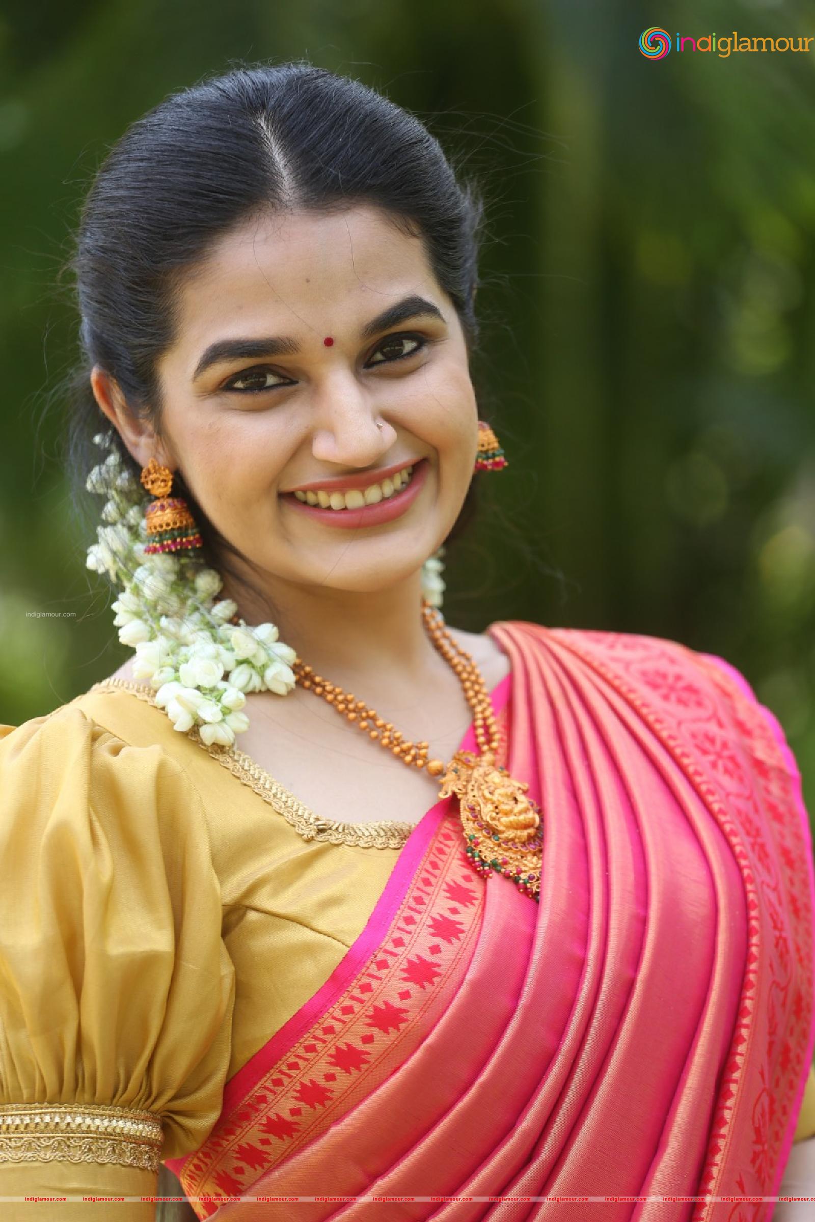 Aparna Janardanan Actress HD photos,images,pics and stills-indiglamour ...